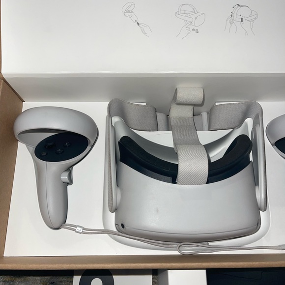 Oculus | VR, AR & Accessories | Oculus Quest 2 Set | Poshmark